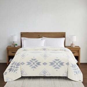 Pendleton | Bedding | Last Piecependleton Luxurious Plush Blanket ...